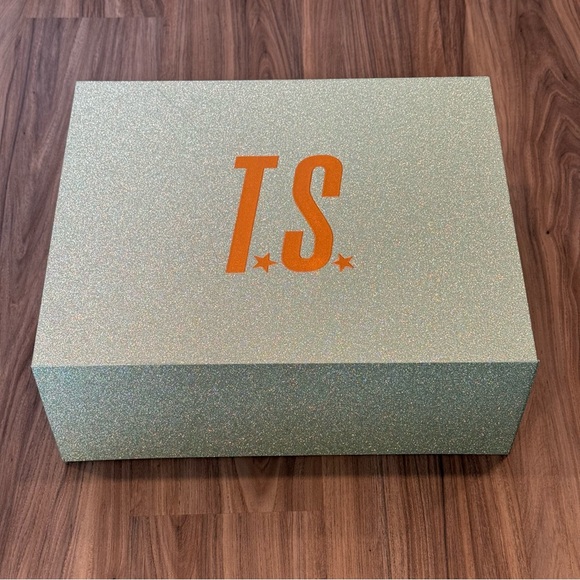 Taylor Swift | Party Supplies | Taylor Swift Life Of A Showgirl Green ...